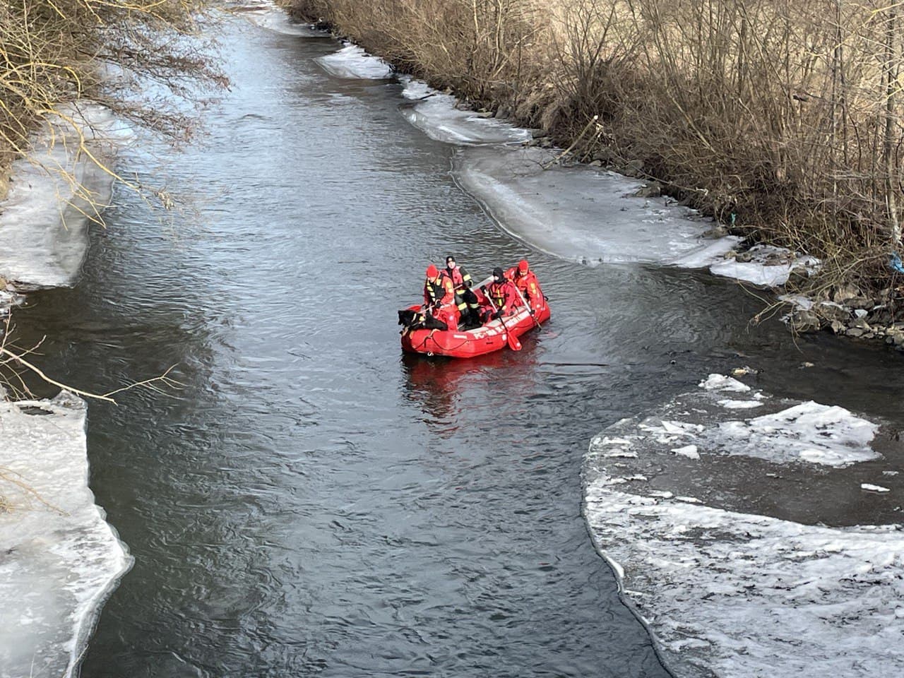 Polícia z rieky vytiahla mŕtve telo človeka