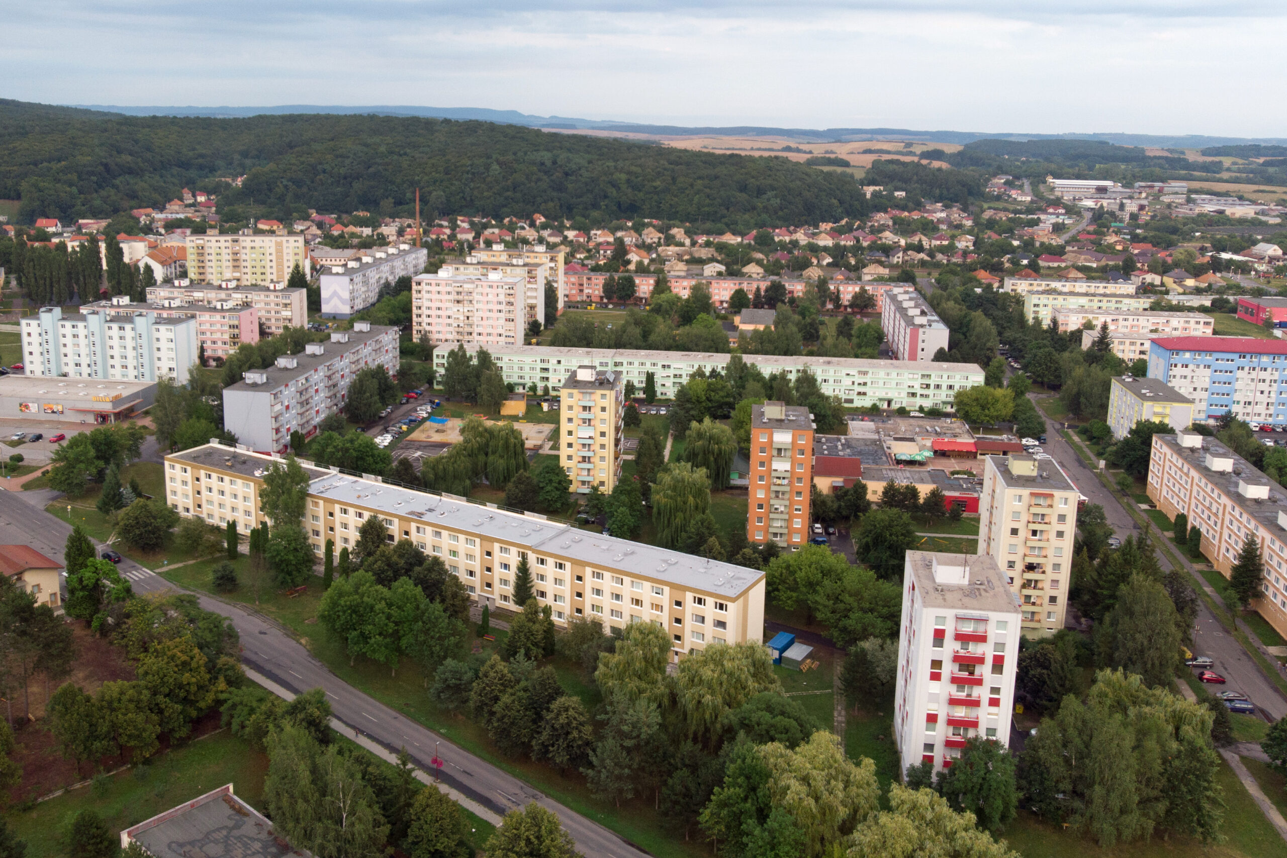 Poltár začína s revitalizáciou vnútrobloku, mesto odovzdalo stavenisko ...