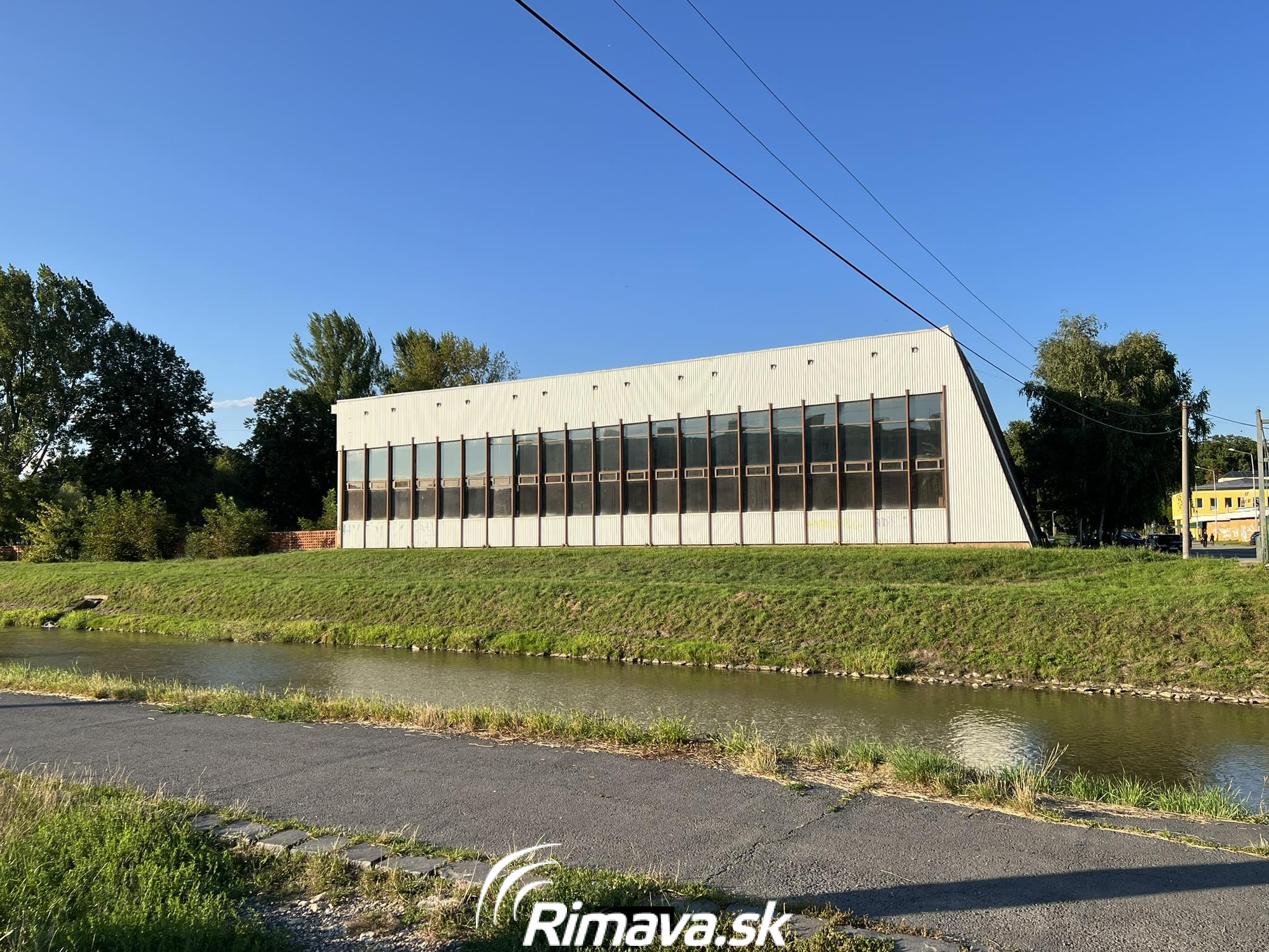 Rimavskosobotská krytá plaváreň prejde rekonštrukciou za približne 4 ...