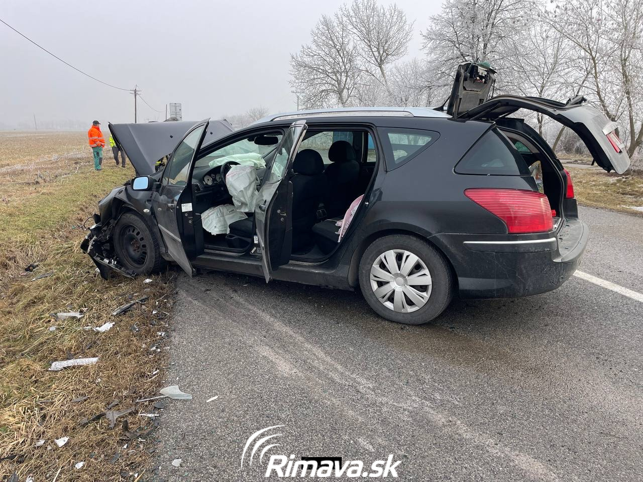 AKTUALIZOVANÉ: Pri zrážke dvoch áut utrpelo ťažké zranenia len 12-ročné dievča