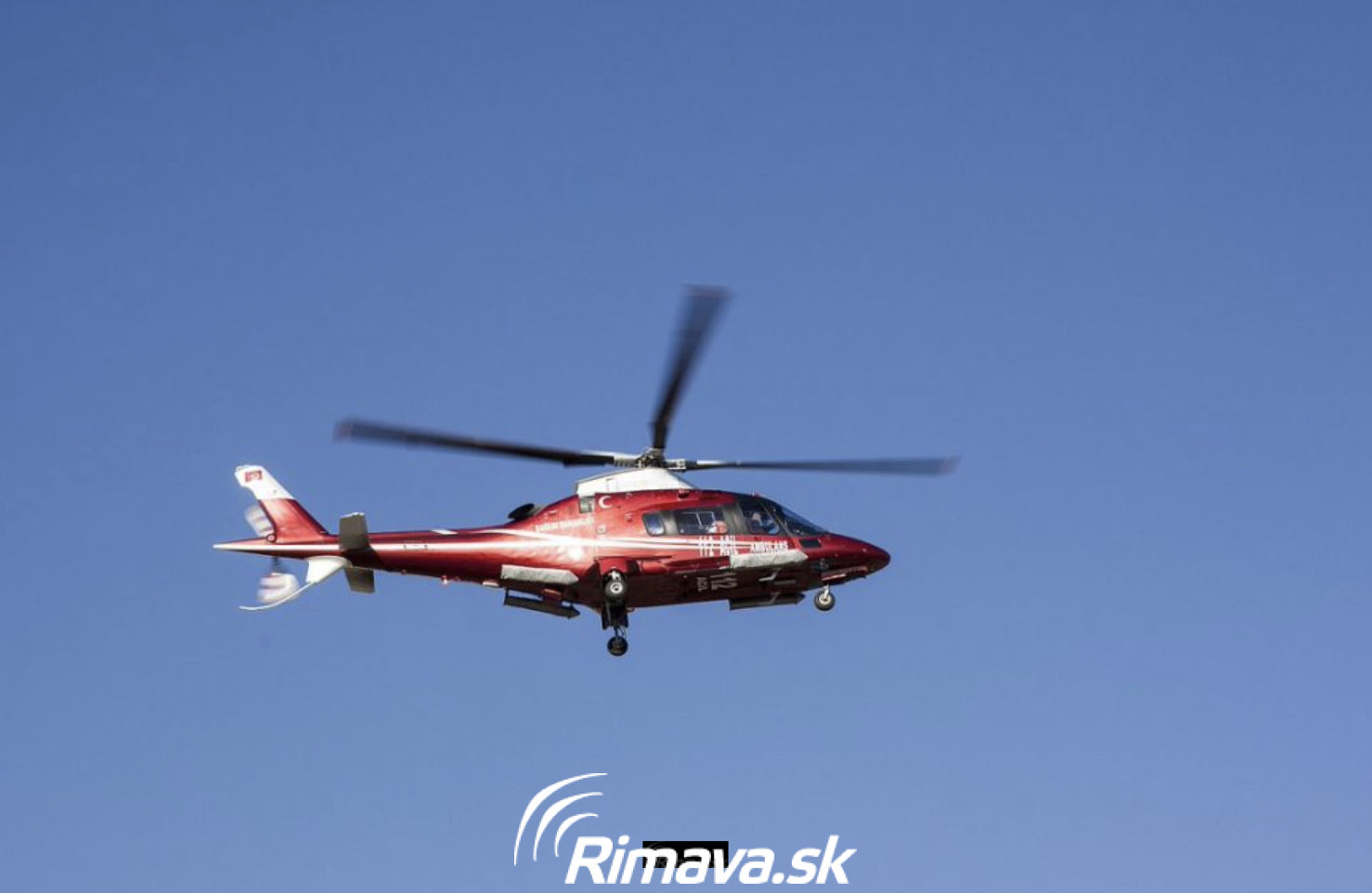 Leteckí záchranári prevážali muža so strelným poranením hlavy